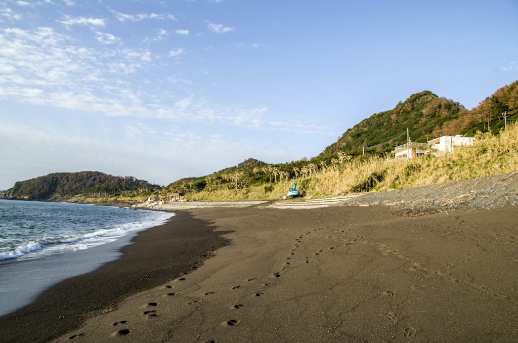 Hydrated oceanic crust supports benign plate movement at subduction ...