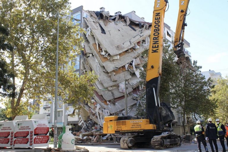 Building damage caused by the Aegean Sea Earthquake that struck Turkey ...